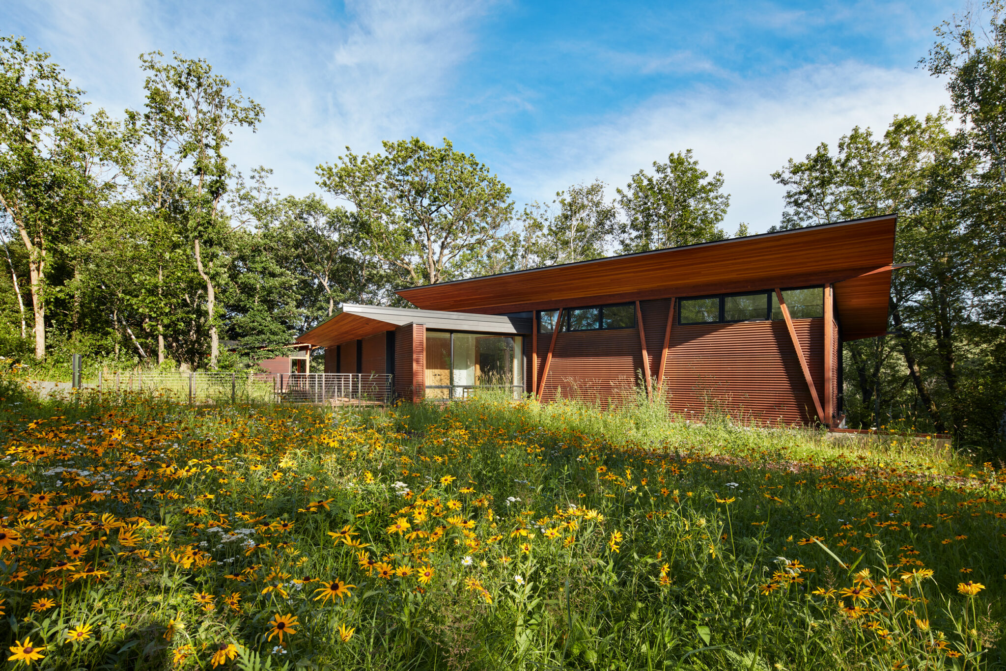 LongHouse Guest Guide - Nordlys Lodging Co.